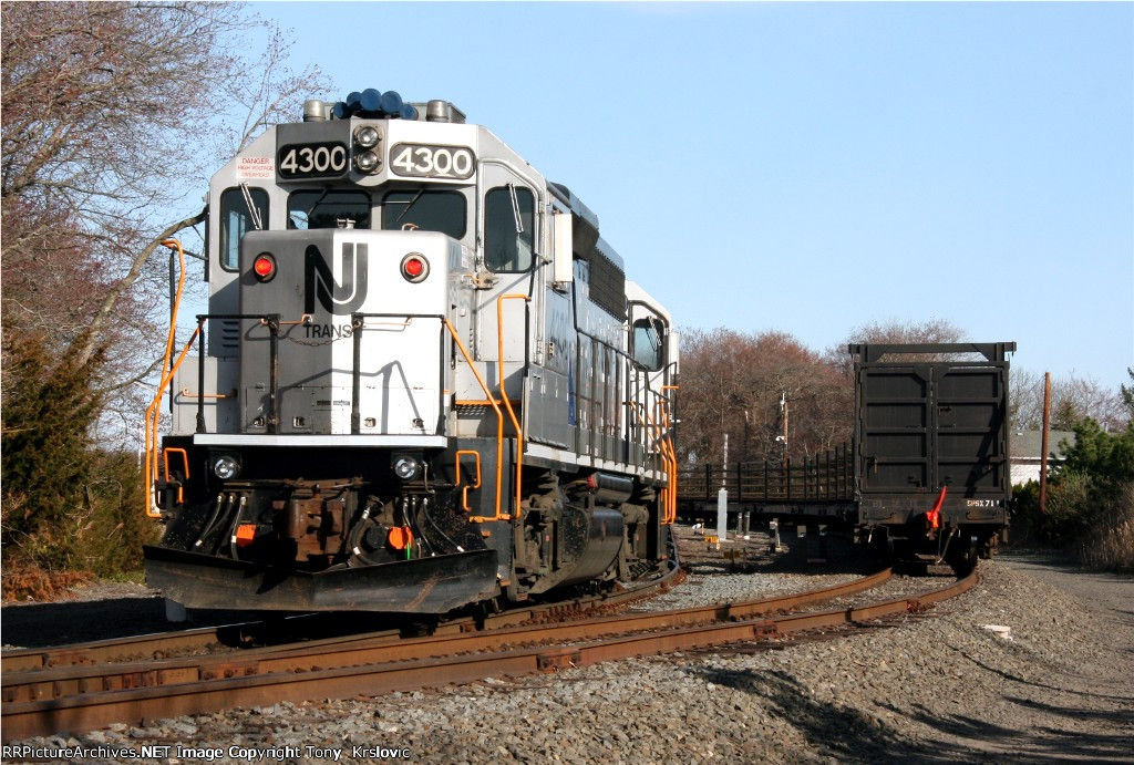 NJT 4300 Entering Bay Head Yard